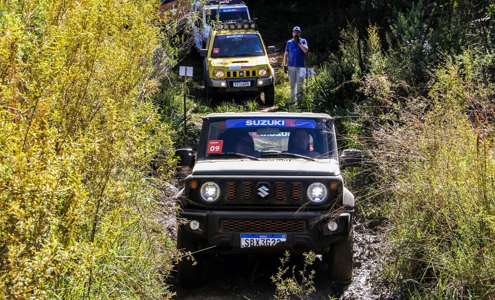 Passeio off road mostra que tamanho do Suzuki Jimny Sierra não é documento