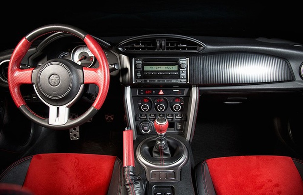 Toyota GT86 continua surpreendente, mesmo 10 anos depois; leia o teste