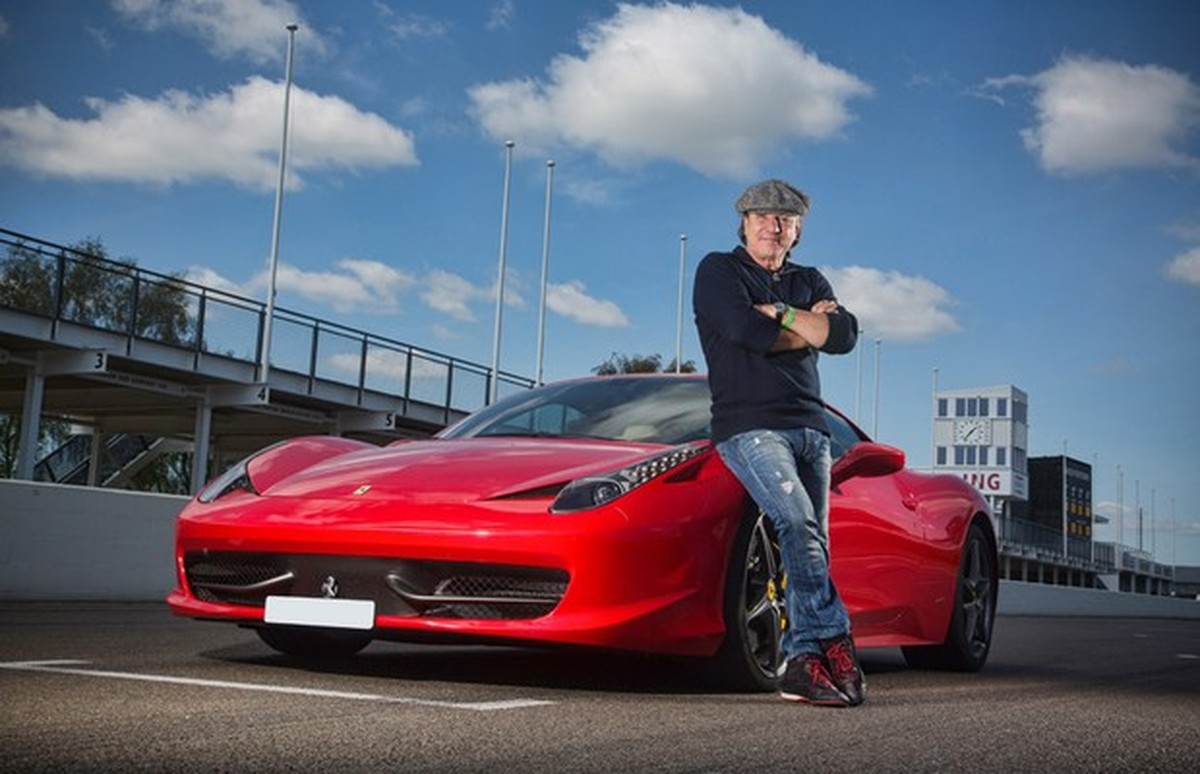 Série de carros clássicos é apresentada por Brian Johnson