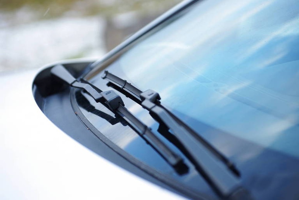 Para-brisa do carro sempre limpo é sinal de preocupação; entenda