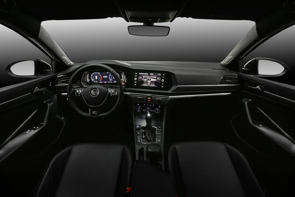 Volkswagen Jetta R-Line 2019 tem pegada esportiva por preço mais em conta
