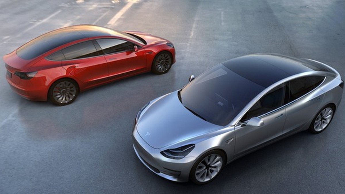 Tesla Model 3 é flagrado circulando e surgem novas imagens da cabine