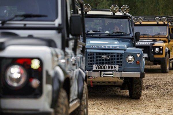Teste: Land Rover Defender clássico de R$ 1,4 mi tem vida nova com motor V8