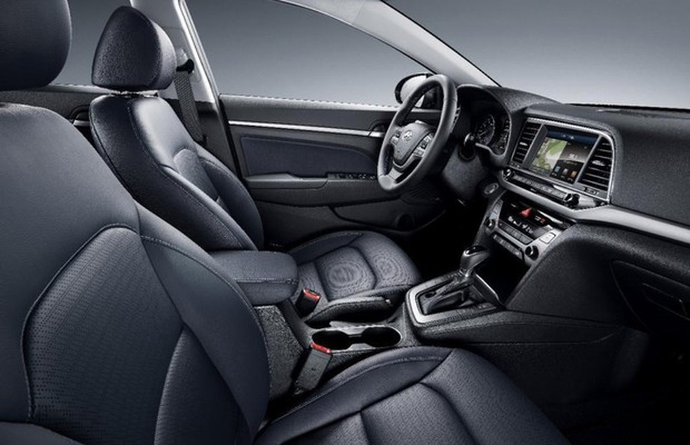 Hyundai revela primeiras imagens do novo Elantra