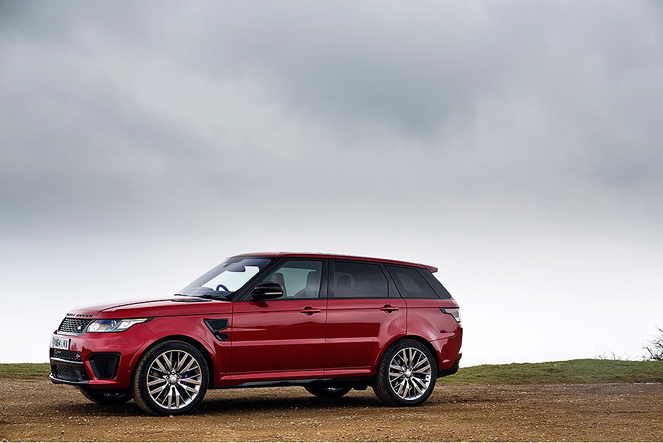 Na pista com o Land Rover Range Rover Sport SVR