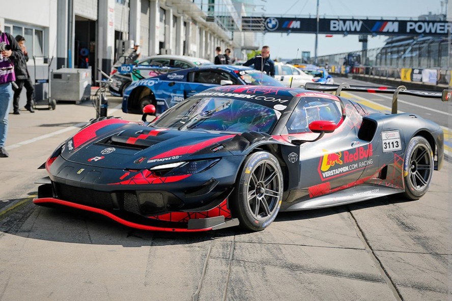 Verstappen testa carro da Ferrari escondido sob pseudônimo 'Franz Hermann'