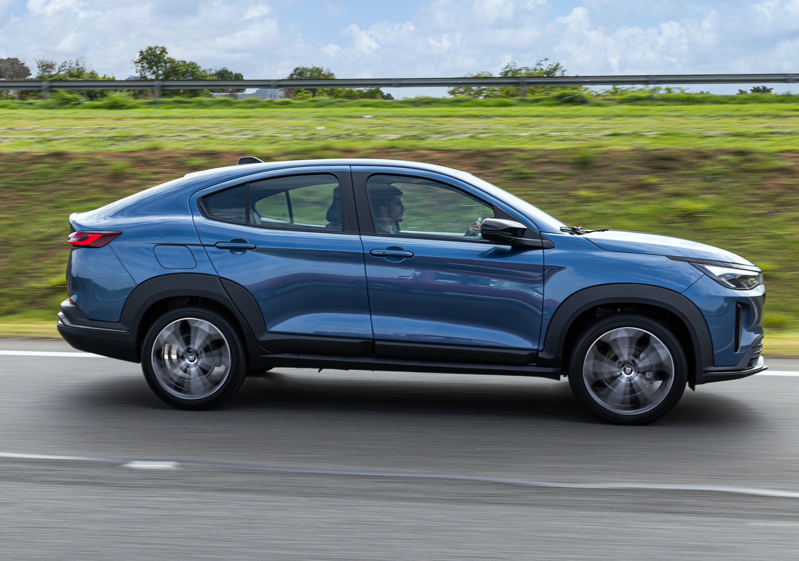 Fiat Pulse e Fastback T200 Hybrid 2025: preços, versões e equipamentos