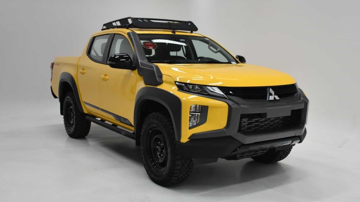 Mitsubishi L200 Triton Sport Savana 2024 chega por R$ 310 mil, mas a antiga não sai de linha