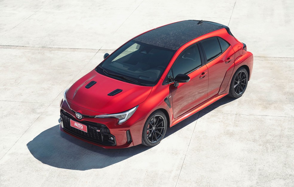 10 absurdos do Toyota GR Corolla de R$ 462 mil que o Corolla sedã não tem