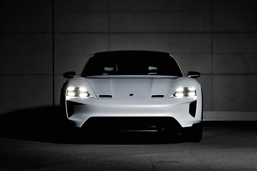 Porsche revela crossover elétrico de 800 cv em Genebra