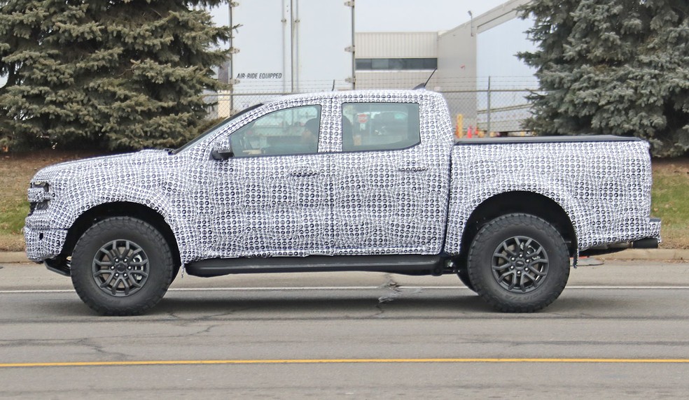 Nova Ford Ranger Raptor aparece em testes nos EUA ao lado do Bronco Raptor
