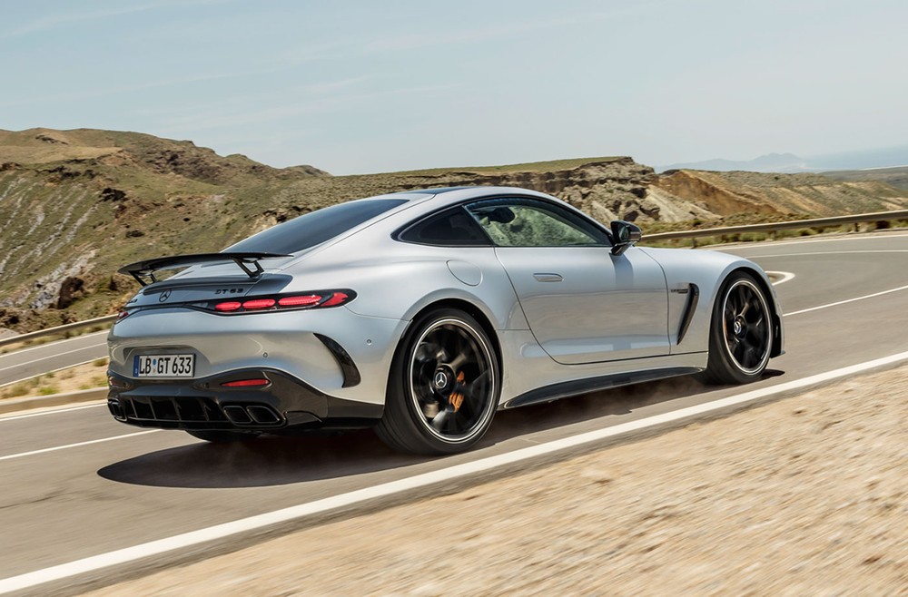 Carro de família? Novo Mercedes-AMG GT agora tem bancos traseiros e ...
