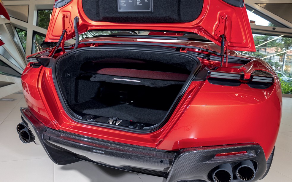 Teste: Ferrari Roma Spider é diferente de tudo o que já vimos antes