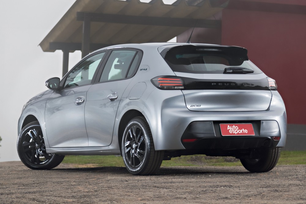 Teste: Peugeot 208 Style 2025 é versão de R$ 100 mil que tem até teto solar