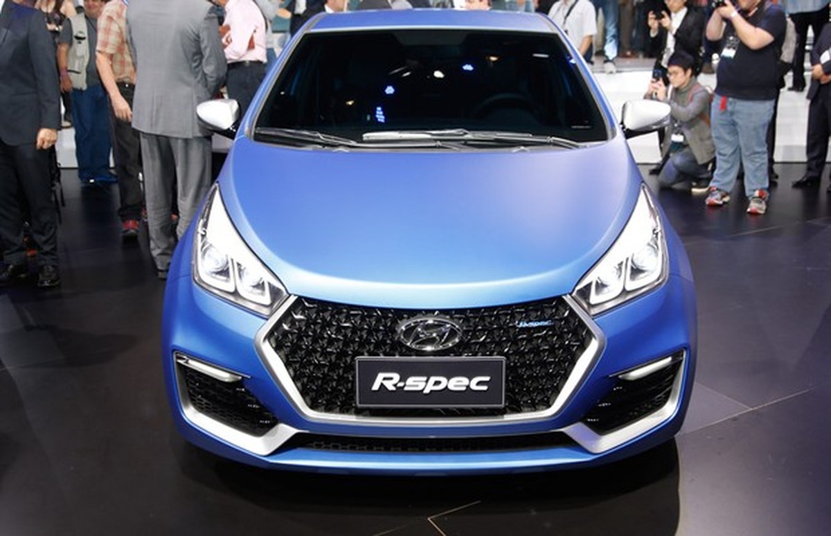 Hyundai apresenta HB20 conceito e Veloster Turbo no Salão do Automóvel