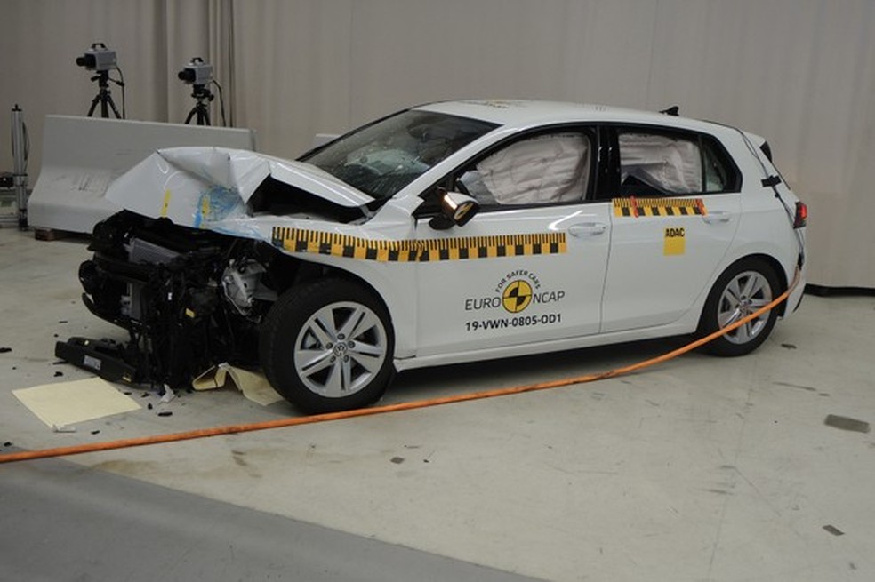 Novo VW Golf tira nota máxima no Euro NCAP; Up! cai de 5 para 3 estrelas