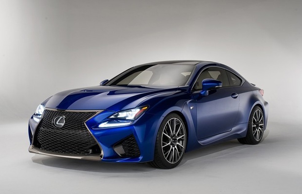 Lexus divulga primeiras imagens do RC F