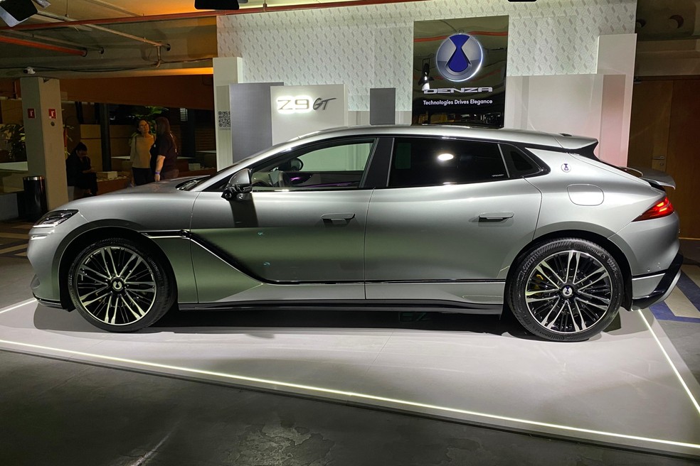 Denza Z9 GT, BYD de 'luxo' com 965 cv, é revelado no Brasil; já conhecemos