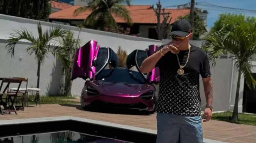 Deolane tem coleção polêmica de carrões avaliados em R$ 11 milhões; confira