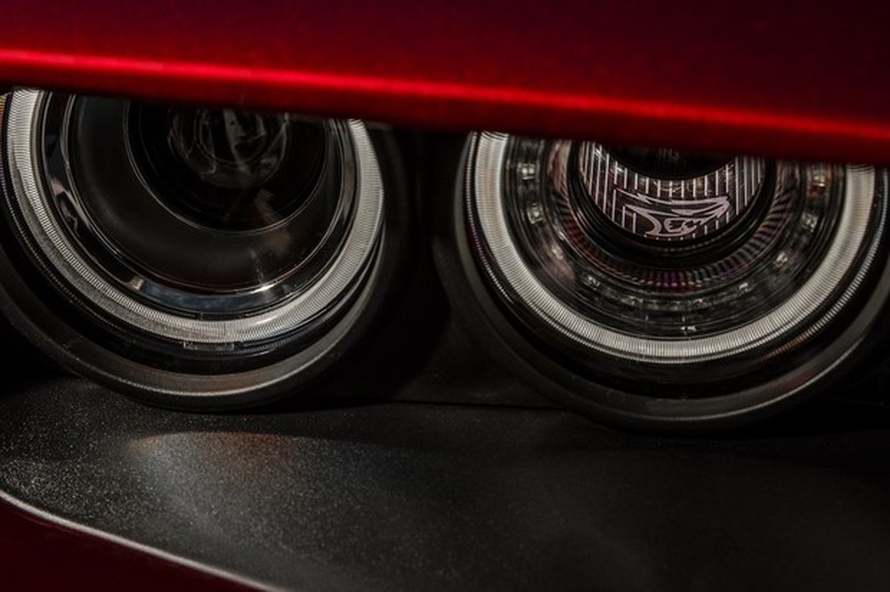 Dodge Challenger SRT Hellcat ganha carroceria alargada na linha 2018