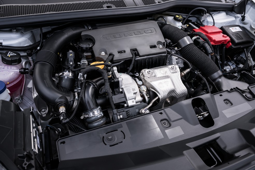 Teste: Peugeot 208 e 2008 híbridos têm comportamento diferente dos Fiat?