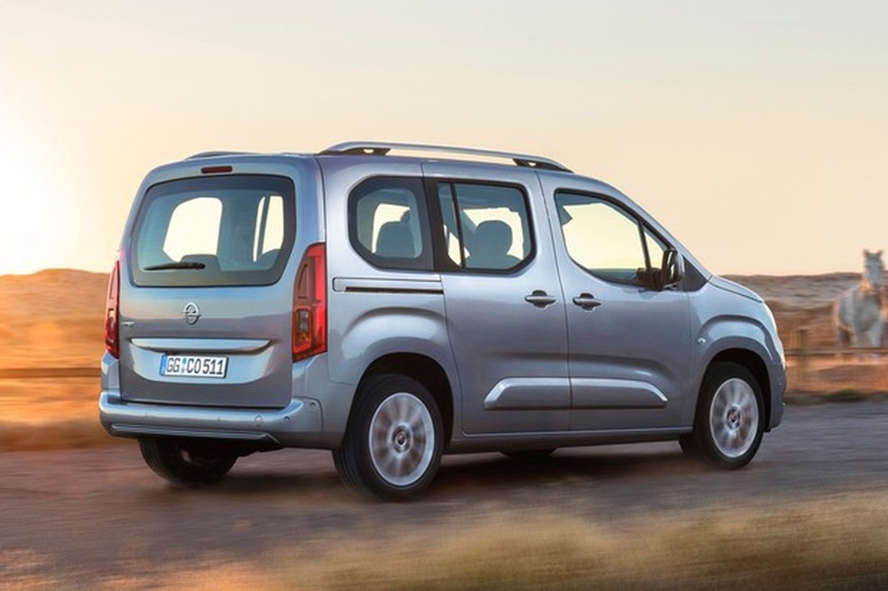 Nova van baseada no Opel Corsa é registrada no Brasil