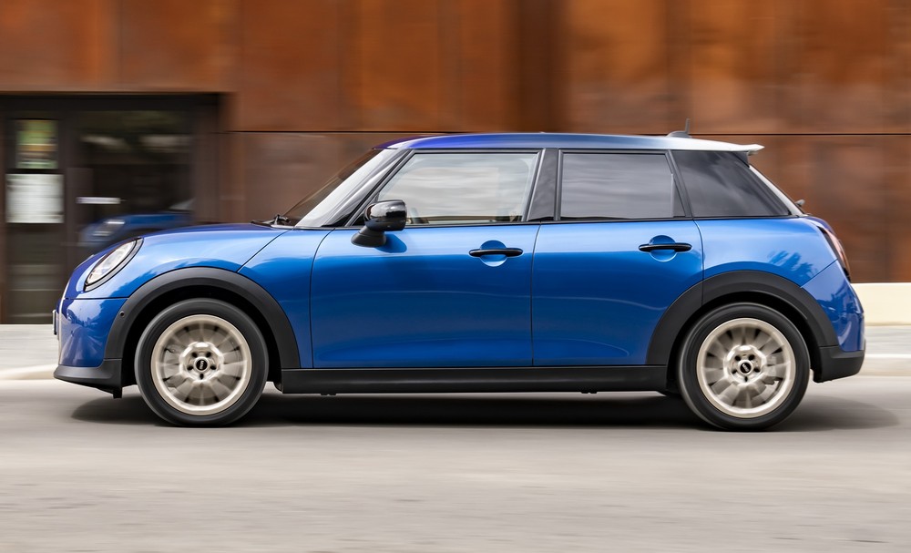 Teste: Mini Cooper evolui pouco e se torna refém do próprio visual