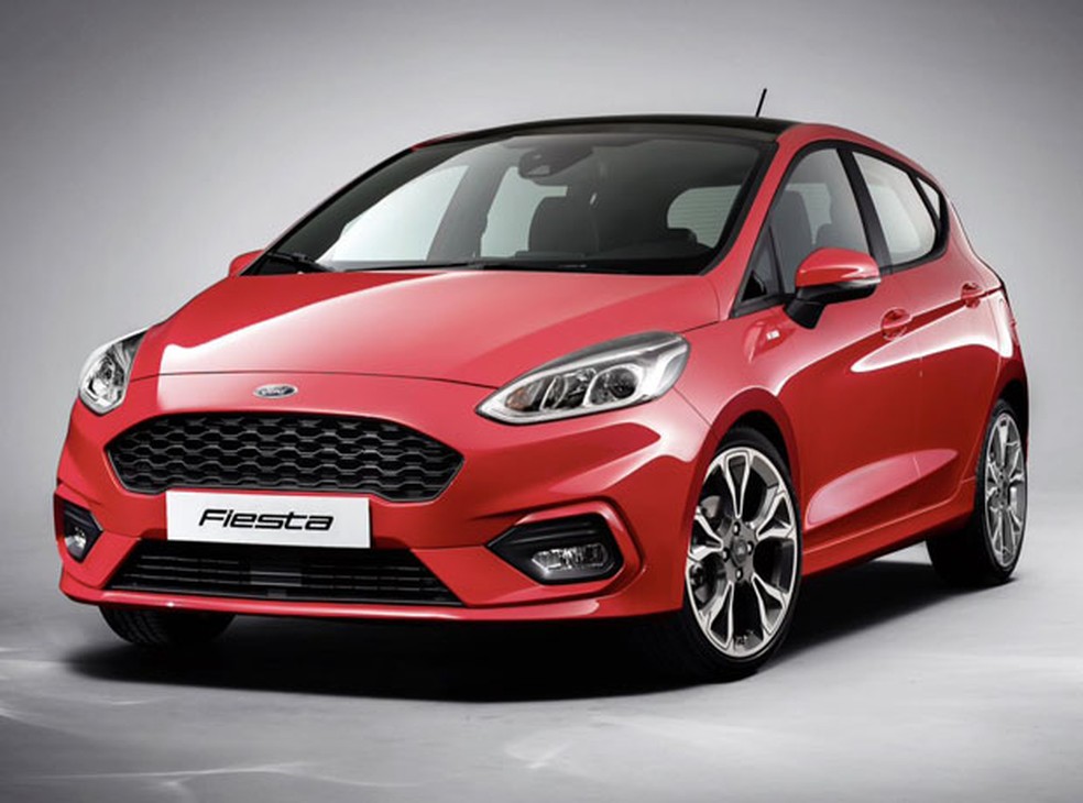 Ford Fiesta reestilizado é flagrado em testes no litoral de SP