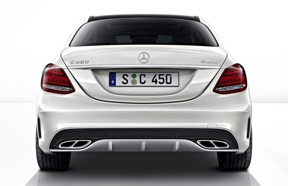 Mercedes lança no Brasil nova versão C450 AMG por R$ 309.900