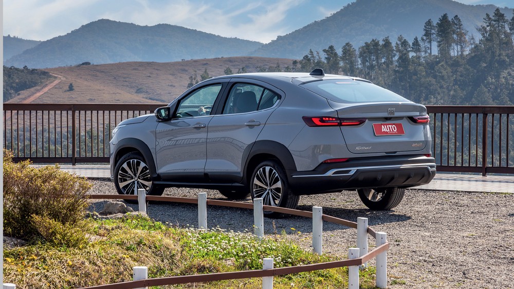 Fiat Fastback Audace tem fartura de equipamentos e visual de carro ...
