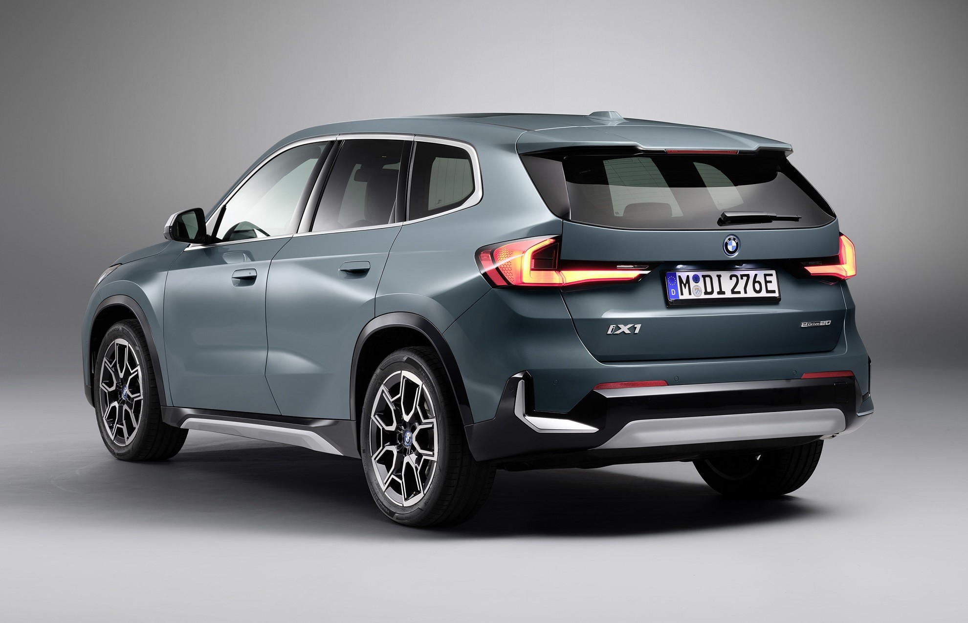 BMW iX1 de entrada chega mais caro que Volvo XC40; veja o preço