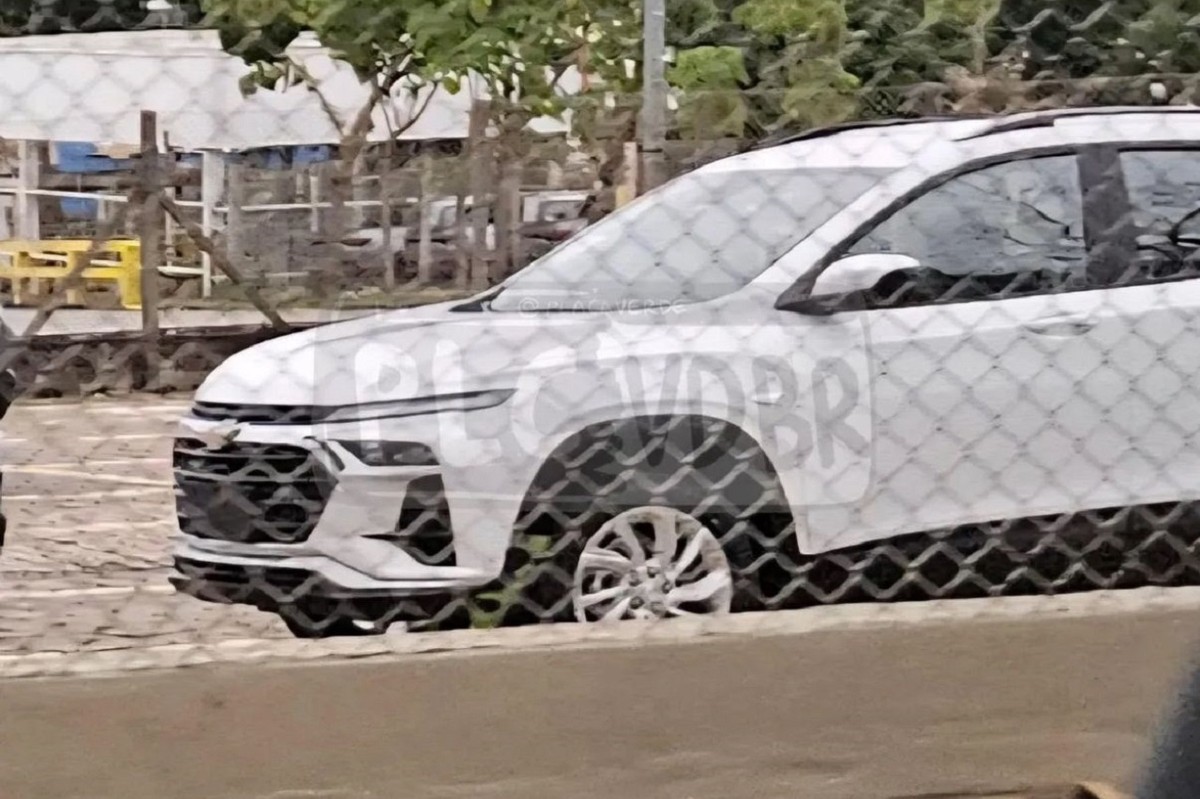 Flagra: Chevrolet Tracker 2026 surge sem camuflagem com frente de Montana