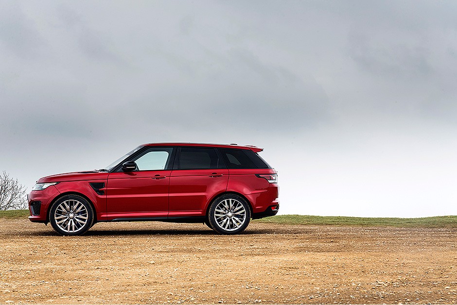 Na pista com o Land Rover Range Rover Sport SVR