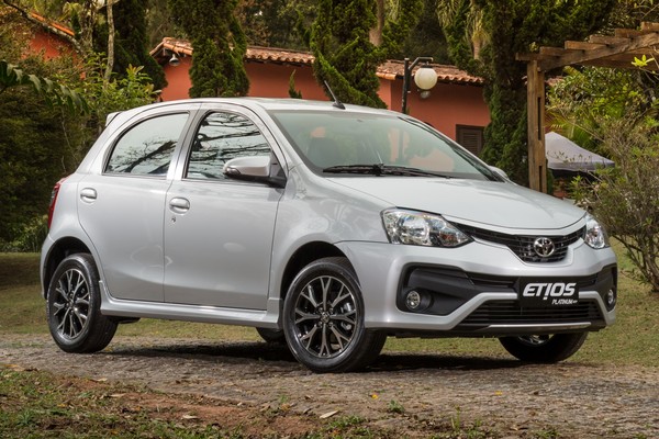 6 carros usados da Toyota por até R$ 100 mil à venda no Brasil