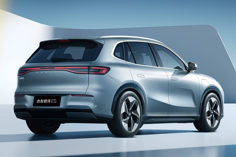 Geely EX5 chega ao Brasil em julho; marca chinesa será sócia da Renault