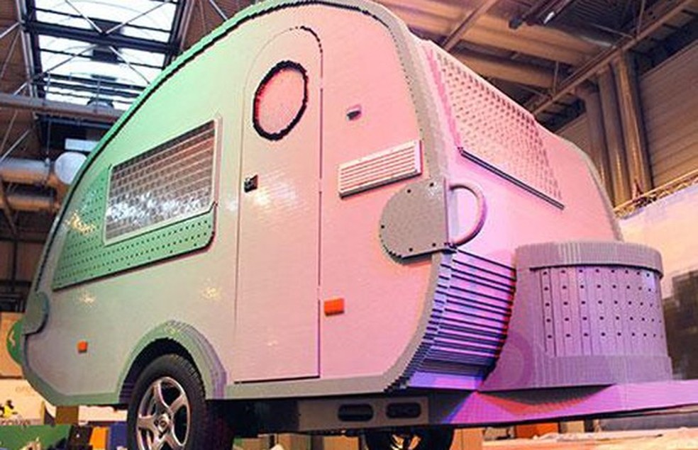 Trailer feito com 215 mil peças de Lego entra no Guinness