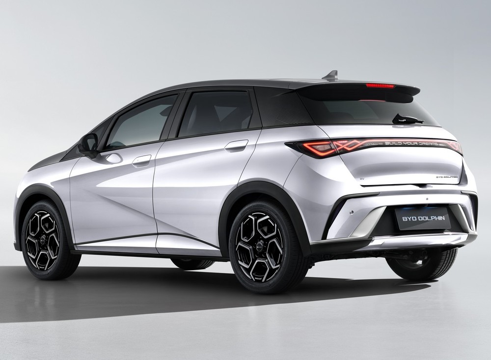 BYD Dolphin Plus é nova versão do elétrico com 204 cv, rodão e preço de ...