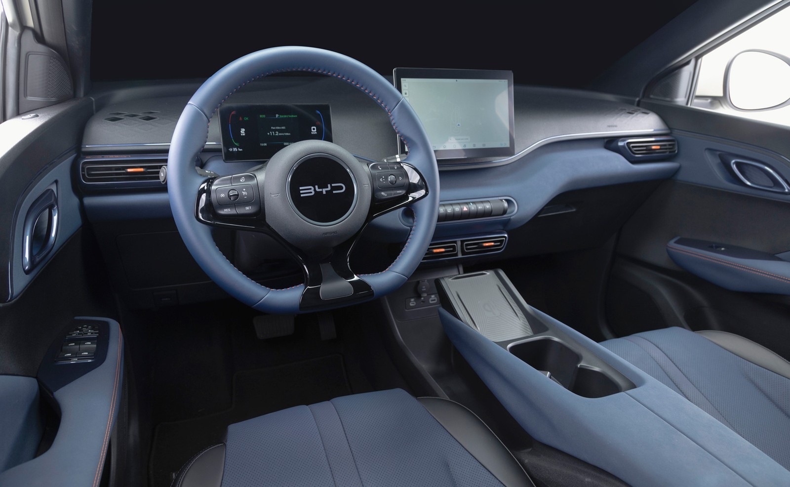 BYD Dolphin Mini de 5 lugares chega mais equipado e caro