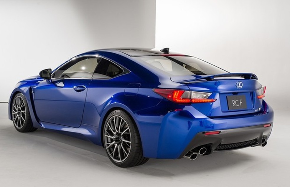 Lexus divulga primeiras imagens do RC F