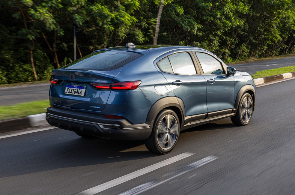 Teste: Fiat Pulse e Fastback T200 Hybrid fazem valer os R$ 2 mil a mais?