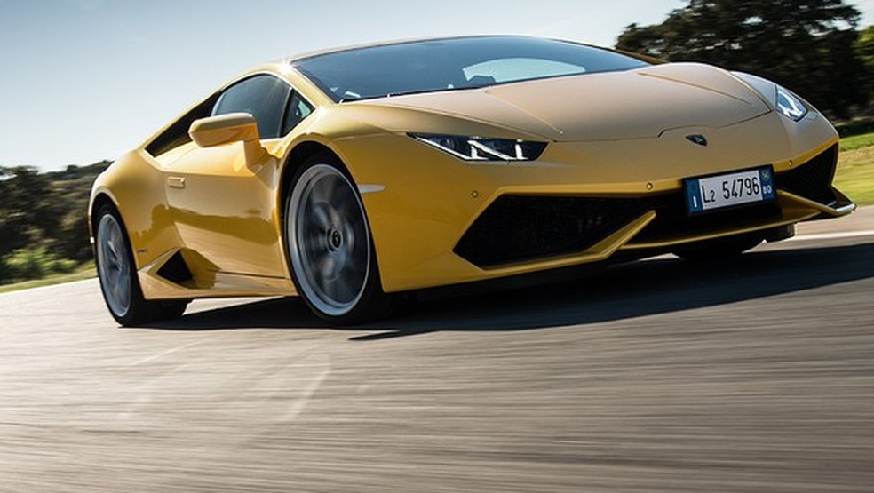 Lamborghini Huracán ruge alto em Ascari