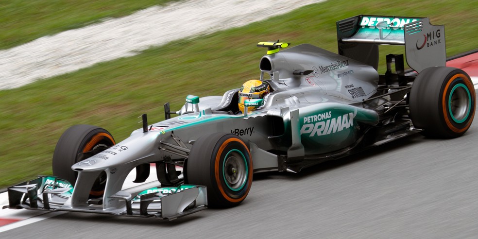 Carro de F1 da primeira vitória de Hamilton na Mercedes vai a leilão e ...