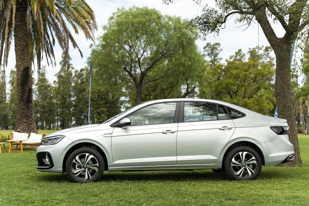 Teste: Novo Volkswagen Virtus 2023 se afasta do Polo e mira até no Corolla