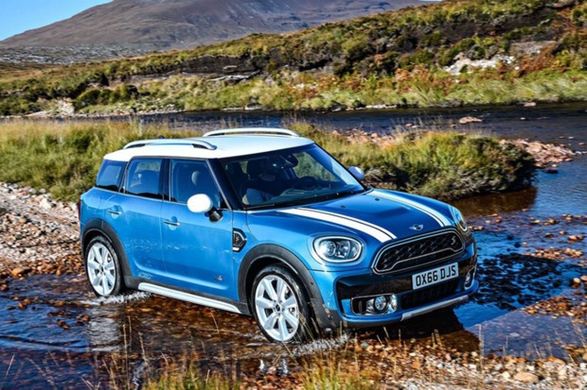 Mini Coutryman some das lojas; Nova geração chega em março