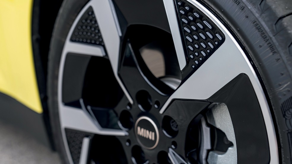 Teste: Novo Mini Cooper SE honra a tradição britânica, mesmo sendo chinês