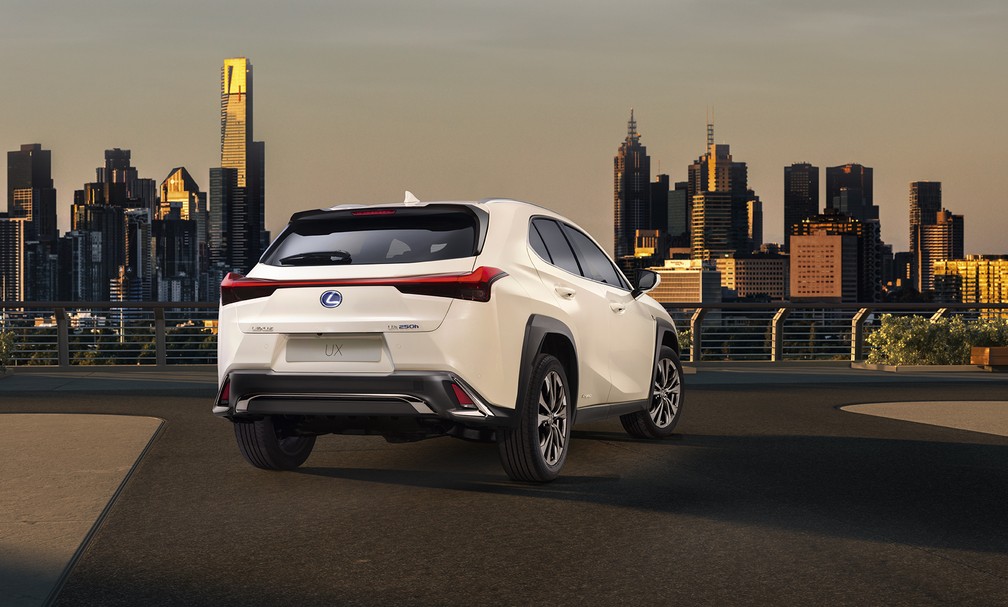 Lexus lança novo SUV compacto UX no Salão de Genebra