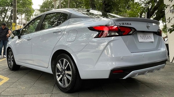 Nissan Versa 2025 estreia versão SR com apelo esportivo; veja preços