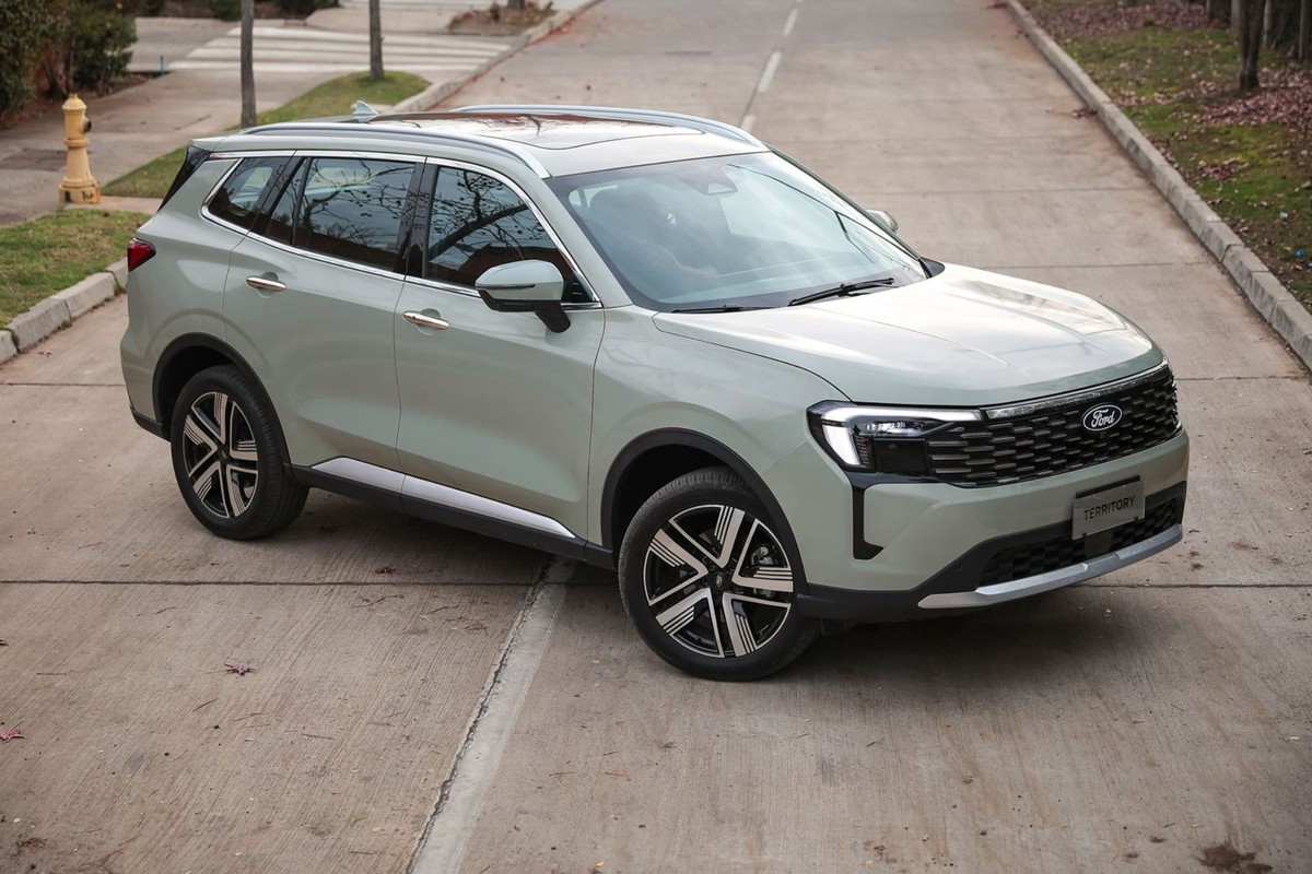 Ford Territory 2026 chega mais equipado, com novo visual e pelo mesmo preço