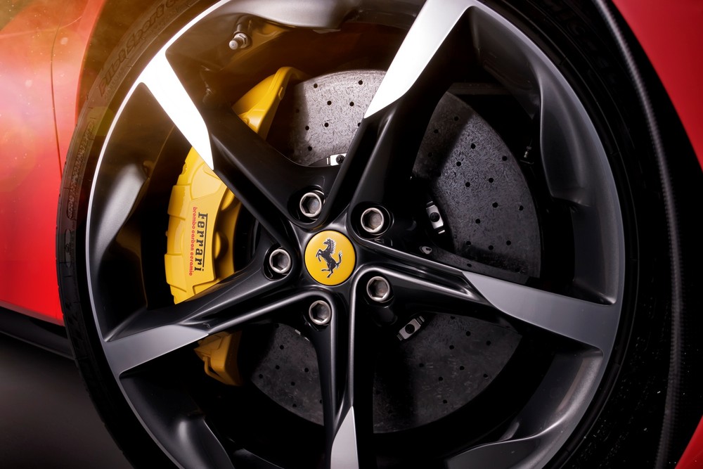 Exclusivo: Nova Ferrari de 1.000 cv chega ao Brasil por R$ 6,9 milhões