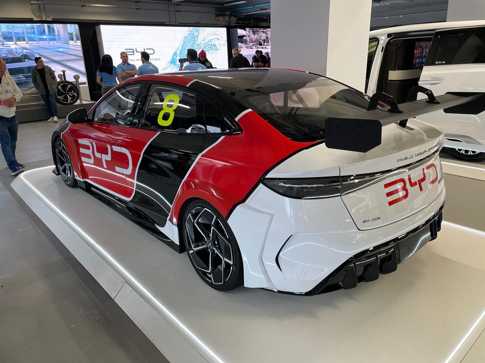 BYD Seal vira carro de corrida e Brasil terá 1° campeonato de elétricos